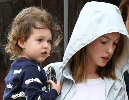 Anne Hathaway: Awe-Inspiring Beauty and Unforgettable Talent - Faiz ...