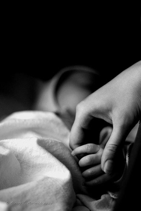 Anne. Karşılıksız, saf, ömür boyu sevendir… | by Zeliha ERTEKİN | Türkiye Yayını