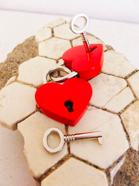 Building Trust in a Relationship: 25 Essential Tips for a Strong Bond ...