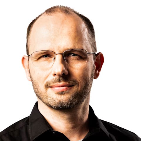“Everyone at GitHub Must Use AI Tools” — CEO Thomas Dohmke’s Bold Rule | by Techpaathshala | Medium