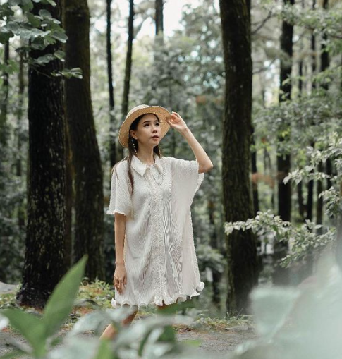 Elegance in White.🤍 - Vicky Cook - Medium