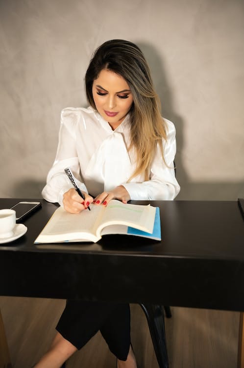 Exploring the Benefits of Working with a Professional Book Writing ...