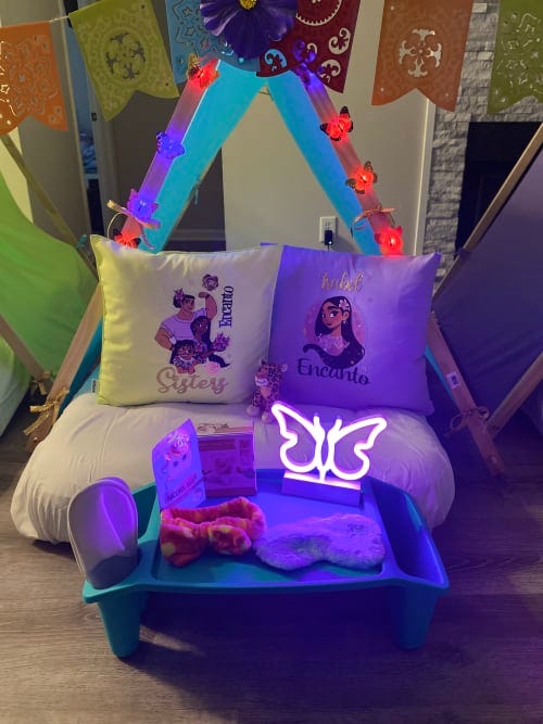 Manage a Party without Stress with a party planner | by Salta bounce ...