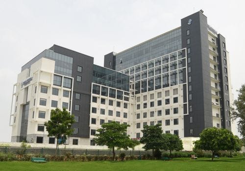 Top 10 Best Hospitals in India. Hospitals in India | by Medmonks | Medium