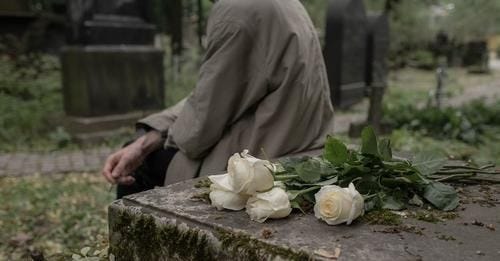 Kepada Yang Telah Memilih Pergi. “ Tentang rasa yang harus abadi di ...