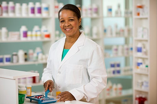 What is a pharmacy technician and how do I become one? | by Institute ...