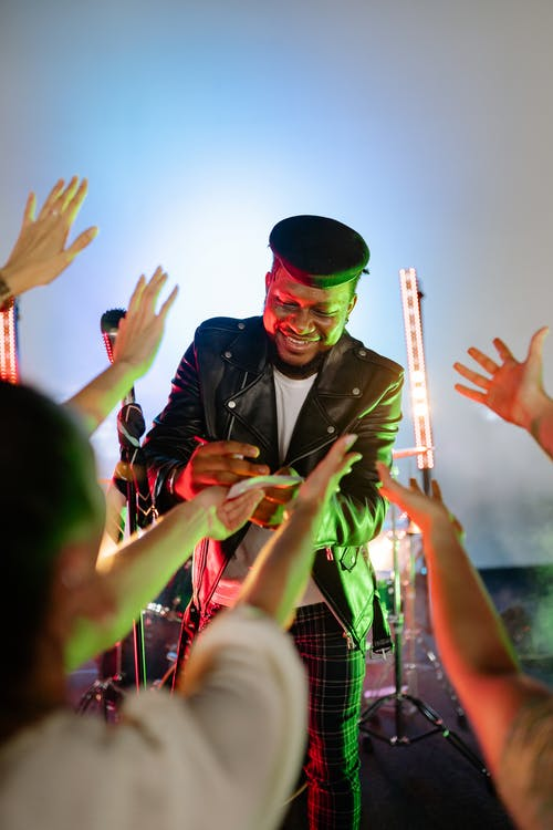 Reasons Why Soul Music is a Top Choice for Dancing | by Alicerosee | Medium