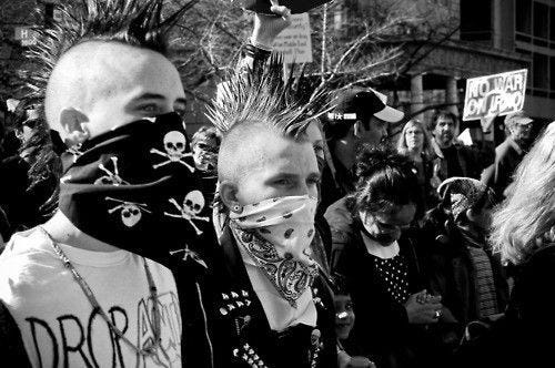 Punk: Sebuah Revolusi Ideologis. Punk bukanlah sekadar gaya fashion ...