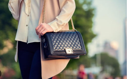 An Ultimate Guide to Ladies Handbag Market | by Raviteja Vanam | Oct ...