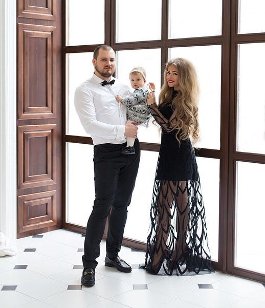 Anton Dudkov and Christina are famous Russian bloggers | by Mekael | Medium