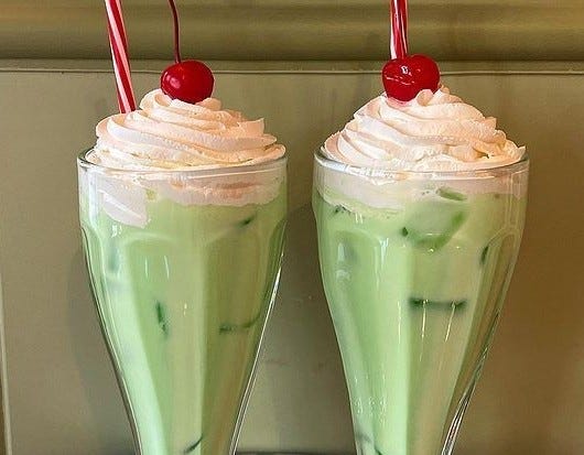 Milkshake sabor limão. Um dia que para ela amanhece normal… | by Renata ...