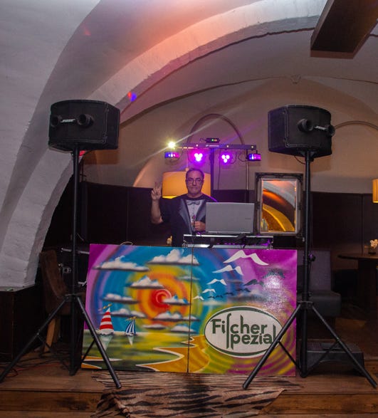 Reasons to hire a professional special DJ for your wedding in Fischer ...