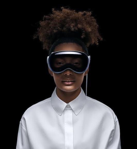 Beyond the screen: Embrace the Future of XR with Vision Pro on SwiftXR ...