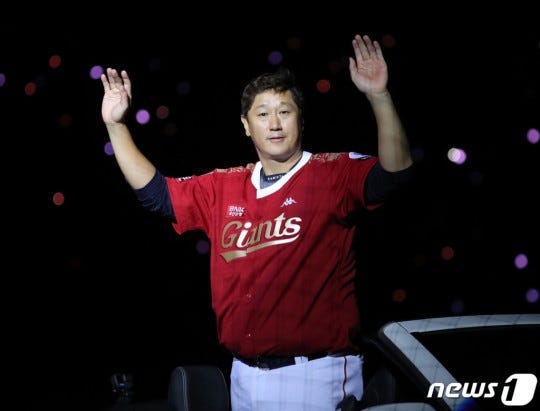Lee Dae-ho joins ‘Strongest Baseball’ | by jenny | Medium