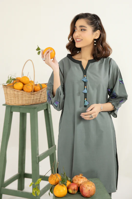 A Blend of Traditional and Modern Fashion for Pakistani Women | by ...
