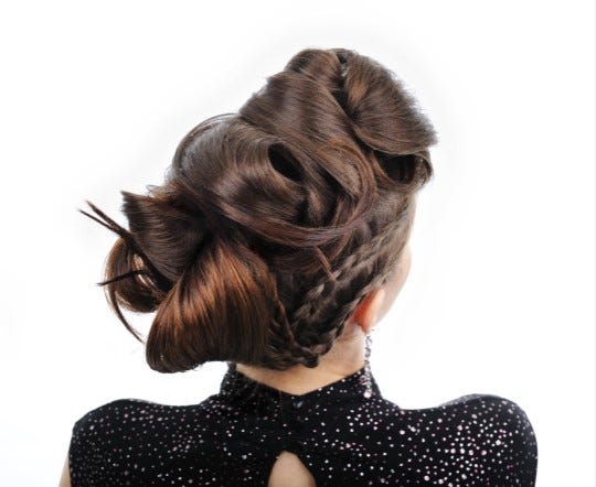 Here are 5 Claw Clip Hairstyles & Ideas - Queen Scrunchie - Medium