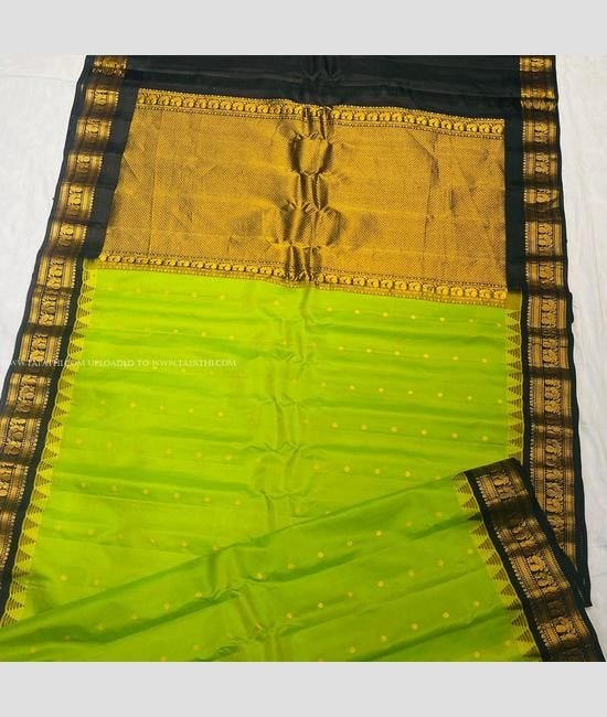 Gadwal Silk Sarees: A Blend of Tradition, Elegance, and Craftsmanship ...