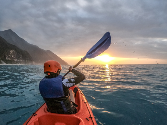 UNIQUEFUN — Sunrise Qingshui Cliff Kayaking | by Uniquefun 由你玩 體驗旅遊 ...
