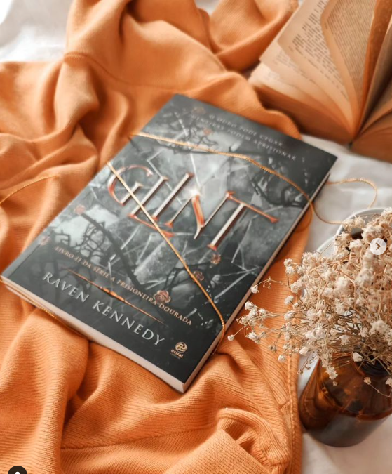 Review: Glint — The Golden Prisoner, volume 2 〉 | by Wayne Kelly | Medium