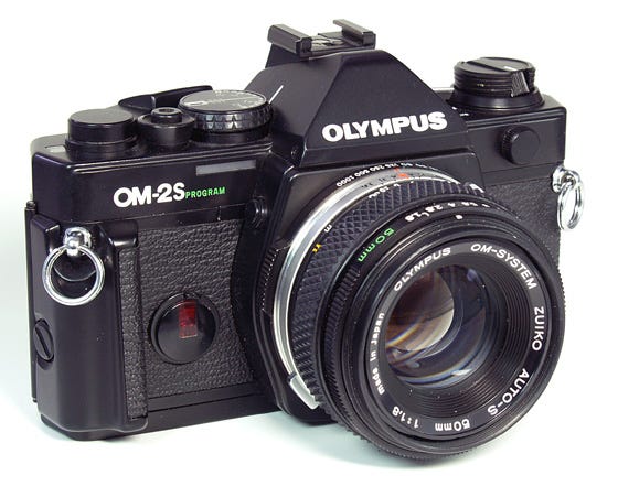 Olympus OM-2SP (1984–1988). สวัสดีกันกับตอนเช้าวันเสาร์… | by I.Shoot ...