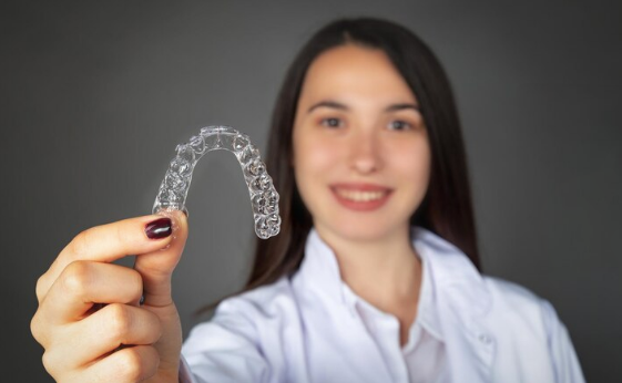 Know The Pros And Cons Of Straighten Your Teeth With Invisalign By