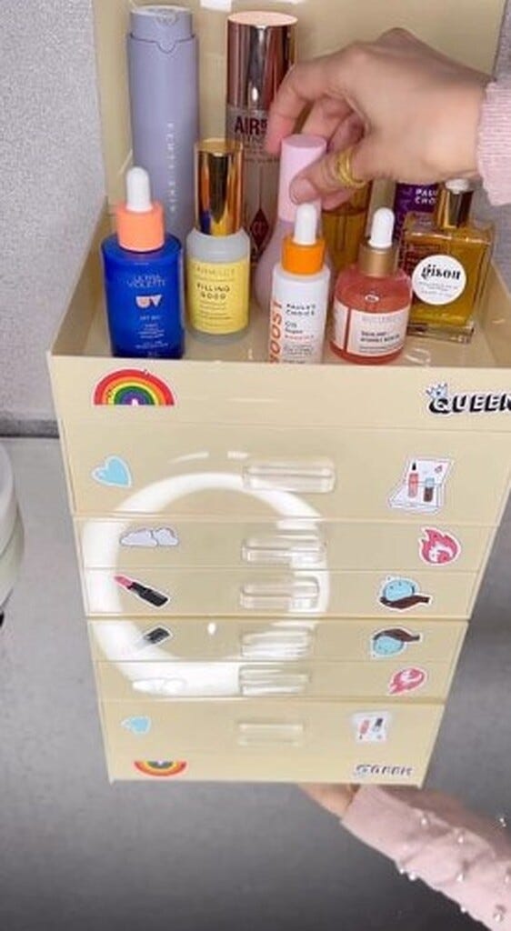 How Do You Store a Lot of Makeup in a Small Space? - Makeupdrawers - Medium
