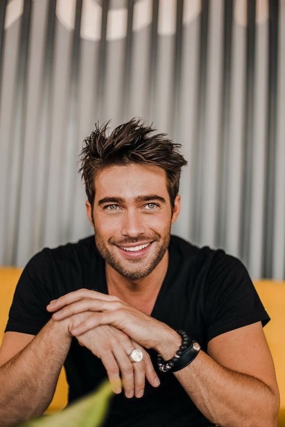 “Revolutionizing Hair Restoration: The Differences Between Traditional ...
