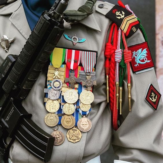 Pourquoi les startups devraient s’inspirer du monde militaire ? | by Julien Derimer | Medium