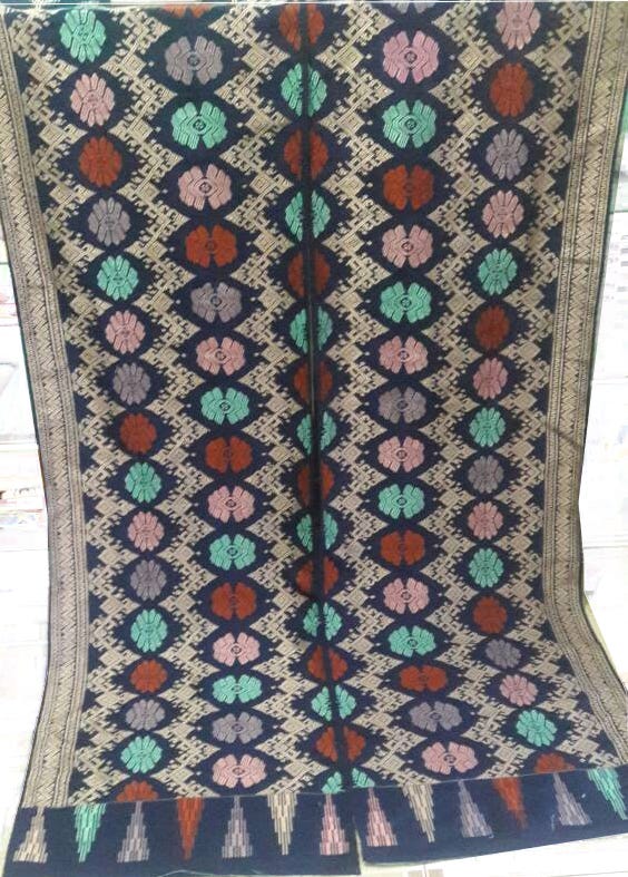 KAIN TENUN SONGKET LOMBOK | by LOMBOQ99 | Medium