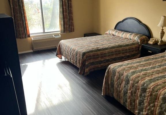 Discover Lakeside Luxury at Chateau Royale Inn | by Amelia Stewart ...