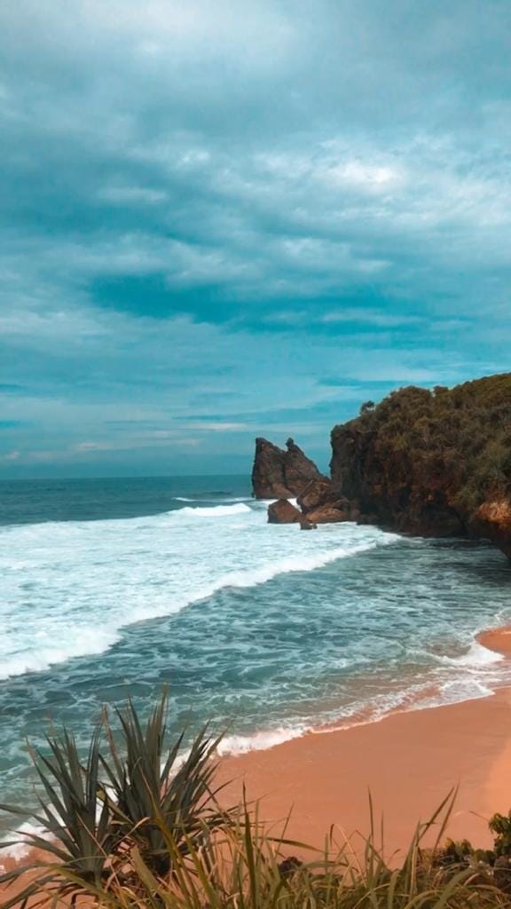 Bercengkrama dengan Pantai Midodaren/Widodaren, Pantai Tersembunyi di Selatan Jogja dengan ...