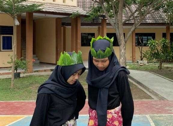 Pelukan pertama, kedua, dan seterusnya. Serta Mulia, Nita. | by Sela ...
