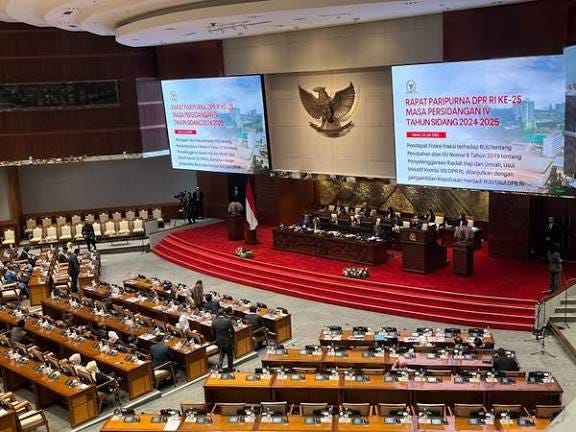 DARI JANJI KE AKSI: MENGUPAS HASIL RESPONS DPR ATAS TUNTUTAN PEMBEKUAN ...