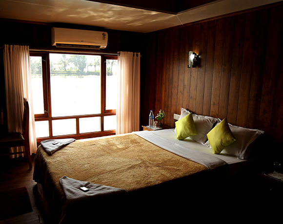 The Ultimate Alleppey Houseboat Experience with Exotica Cruises | by Sangeetha Mv | Medium