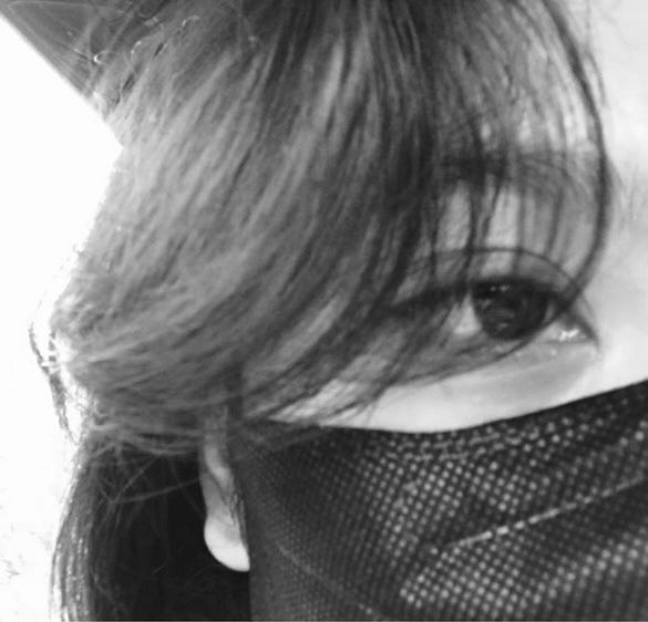 Her eyes tell a story. - ly - Medium