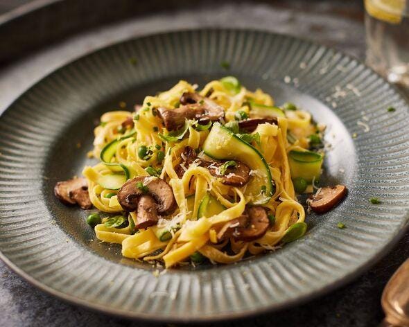 Quick and Easy Tagliatelle with Mushroom, Courgette, and Pea Recipe ...
