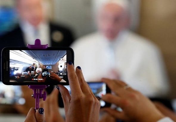 A importância do Smartphone como ferramenta jornalística | by ...