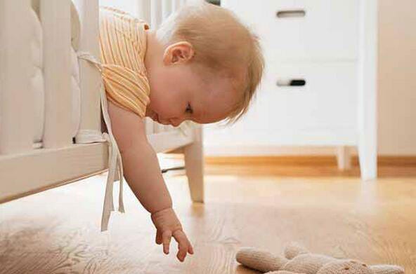 Baby likes to throw things, what happens when the baby likes to throw ...