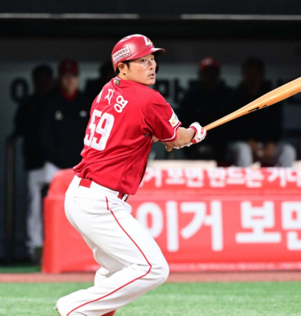 “이렇게 많이 뛸 줄 몰랐다” 3할 포수를 헐값에 쓰다니…FA 최고 가성비 이지영 ‘SSG 횡재했네’ | by sw9404281 | May, 2024 | Medium