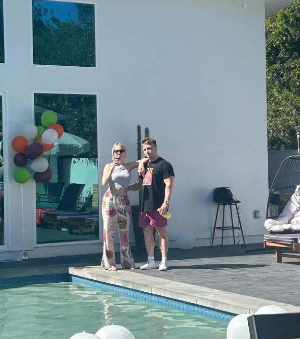 Courtney Miller and Shayne Topp’s Adorable Social Media PDA — HeTexted ...