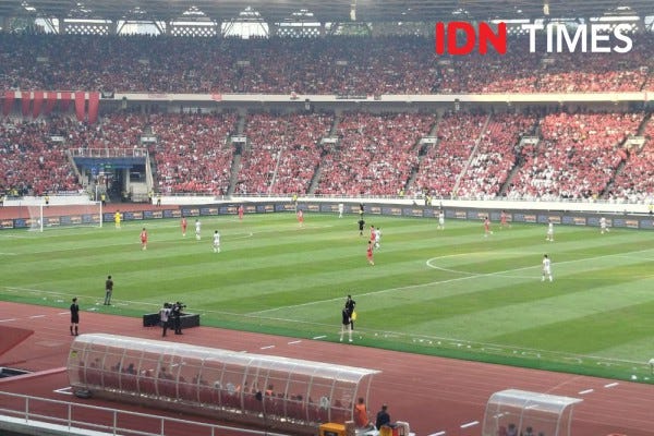 Lapangan SUGBK Disorot Pemain Timnas Indonesia dan Irak | by ...