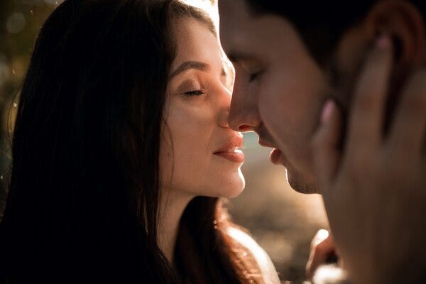 Love Bombing: 10 Red Flags & What You Should Know | by Jennifer Pearson | Medium