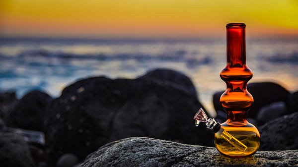 Bong Science 101: What Are They And How Do They Work? | by Terbevk | Medium