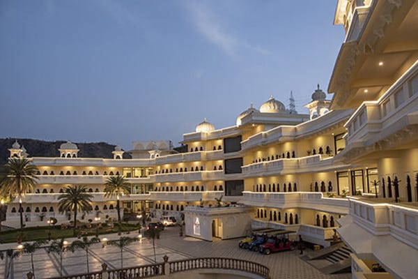 The Perfect Destination for a Magical Wedding in Udaipur | by Labh Garh ...