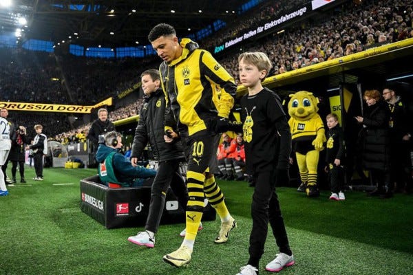 Merayakan Kebangkitan Jadon Sancho di Dortmund - Sella - Medium