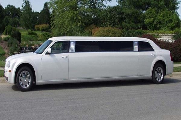 Luxury Limo Rentals in Los Angeles and Orange County | by Deluxe limousine & Transportation inc ...