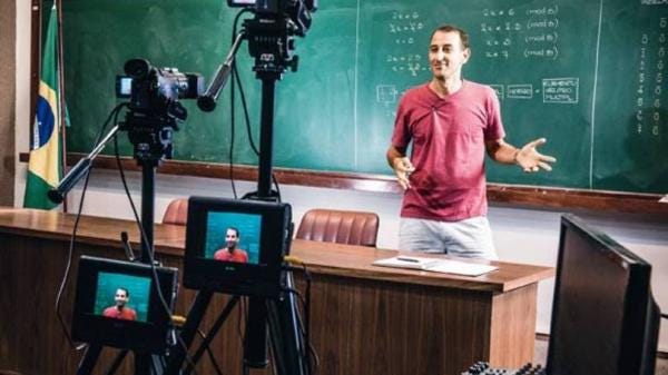 Vídeo Aulas. Cada vez mais cedo as crianças estão… | by Bruno Burigo ...