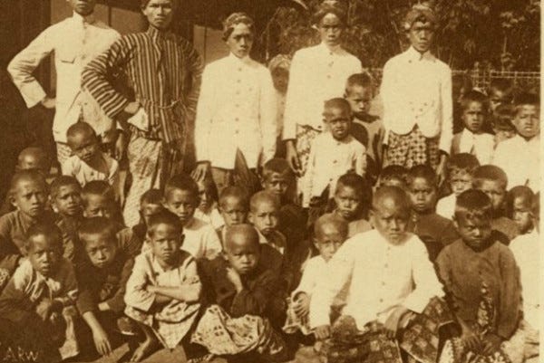 Membaca Pendidikan di Era Kolonial | by Lingkaran Solidaritas | Jurnal ...