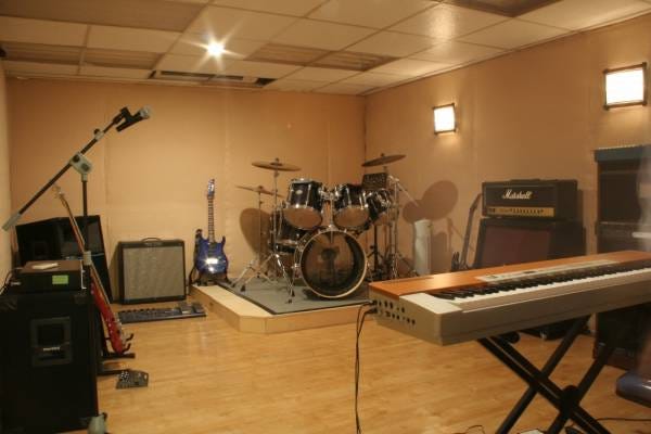 Ruang Musik.. Setelah bel pulang sekolah berbunyi… | by ovixshy | Medium