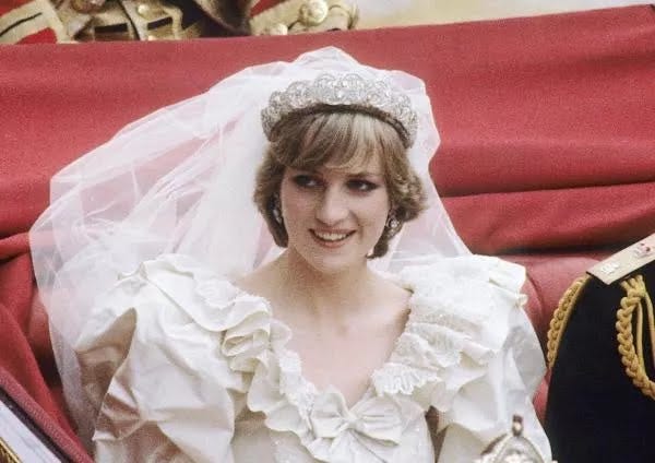 Top 5 Iconic Outfits worn by Princess Diana - Classictrends - Medium